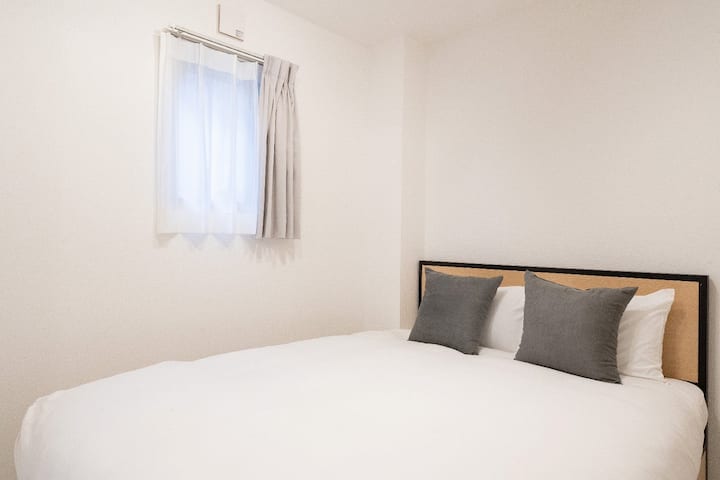 7 Min. Walk To Nearest Sta. /Multiple Lines / C05 - Osaka, Japan