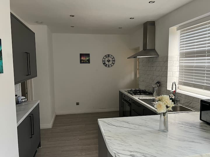 3 Bed House Near Airport - Knutsford