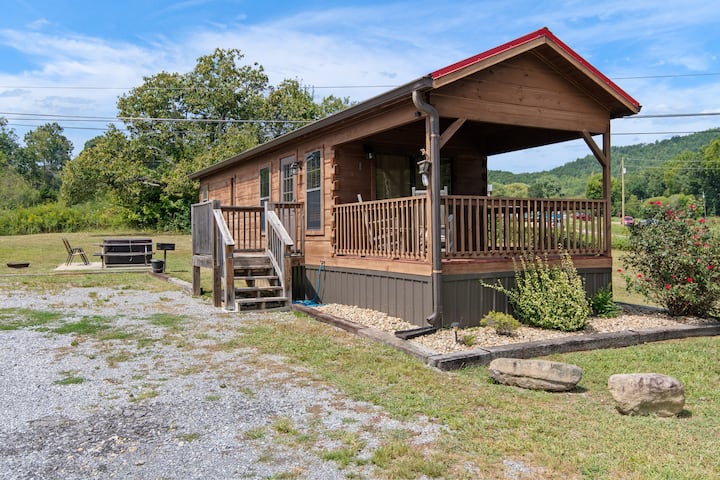 Calvery-tiny Home - Wears Valley, TN