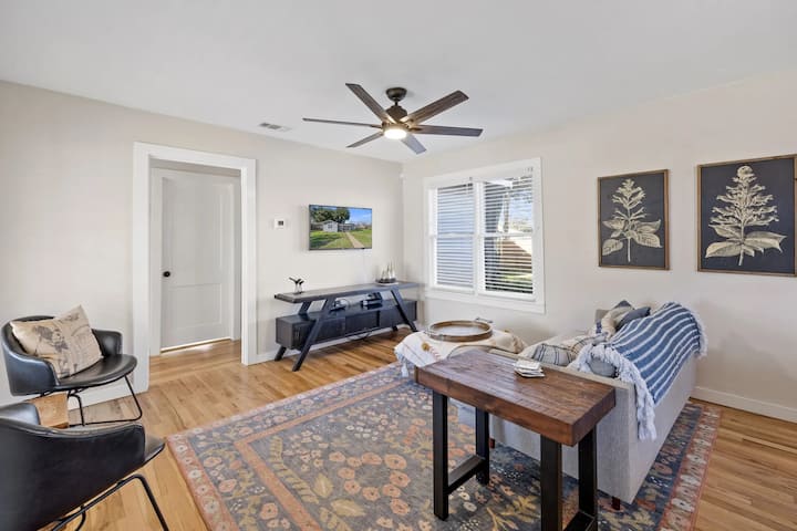 Myrtle Street Retreat - Georgetown, TX