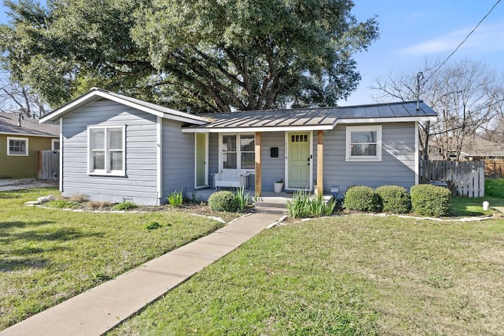 Myrtle Street Retreat - Georgetown, TX