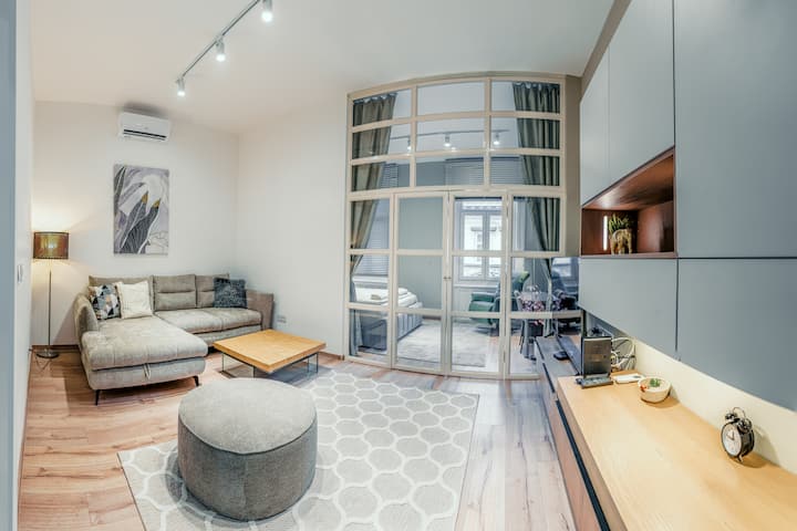 Simply Elegant Central Spot - Hungary