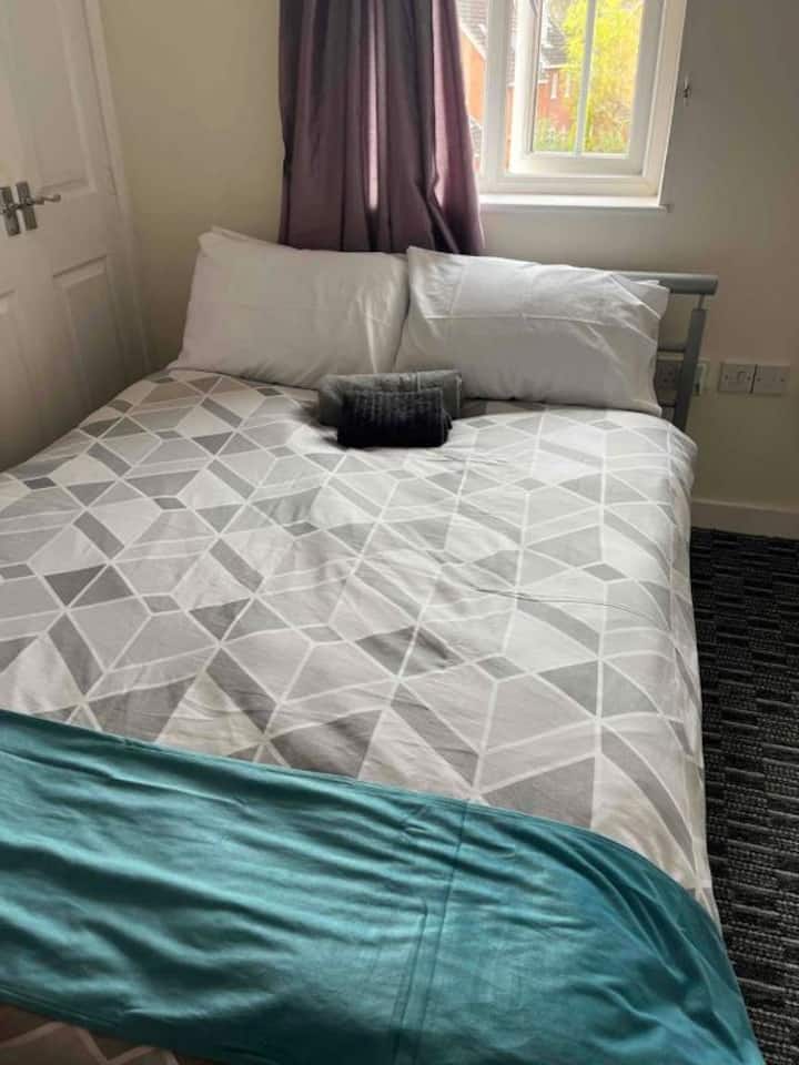 Serene 3br Apartment - Near Royal Stoke Hospital - Stoke-on-Trent