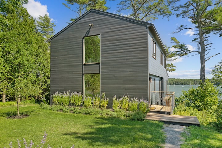 Oceanfront Freeport Estate - Freeport, ME