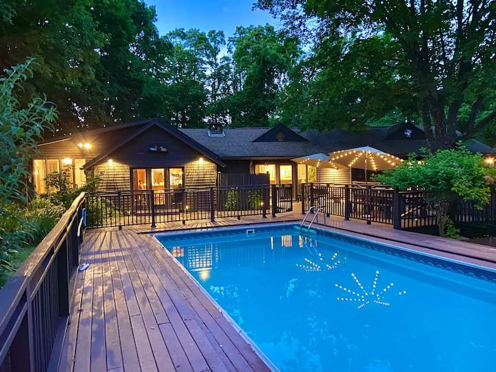 Hilltop Oasis - Spacious Fall Getaway With Firepit - Kingston, NY