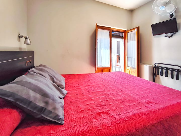 Chambre Avec Balcon Et Salle De Bain Privée - Gris - Segovia