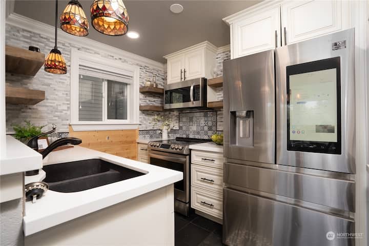 Pacific Nw Heaven, Remodeled 3br Pool/spa & Views! - Gig Harbor, WA