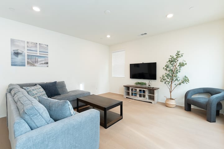 New! Comfy Cozy 3 Bedroom Home Near Ont - Eastvale, CA