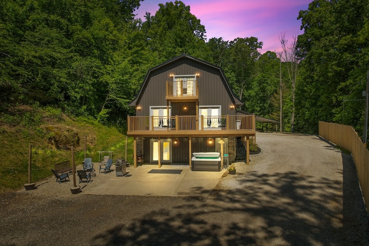 Stay • Play • Relax | Hot Tub • Sauna • Game Room - Ohio