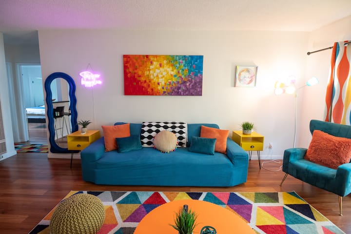 Bright & Colorful Central Weho 2 Bedroom - 할리우드