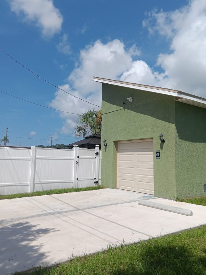 Newly House Family-friendly Home - Tampa Bay, FL