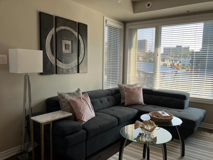 Elegant 2 Bdrm Home W/king Bed & Free Parking - Ottawa