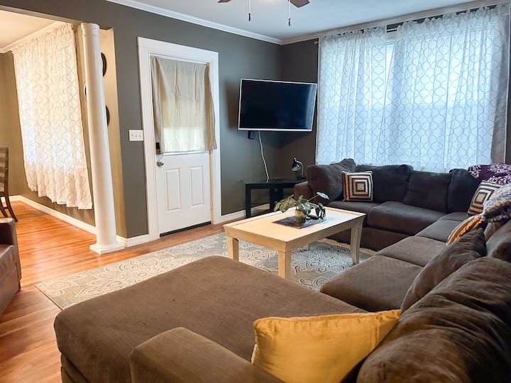 The Water Park Bnb- Fully Fenced In 3 Bedroom Home - Hattiesburg, MS