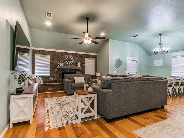 Serene Modern Farmhouse On 2 Acres - Lake Thunderbird, Norman