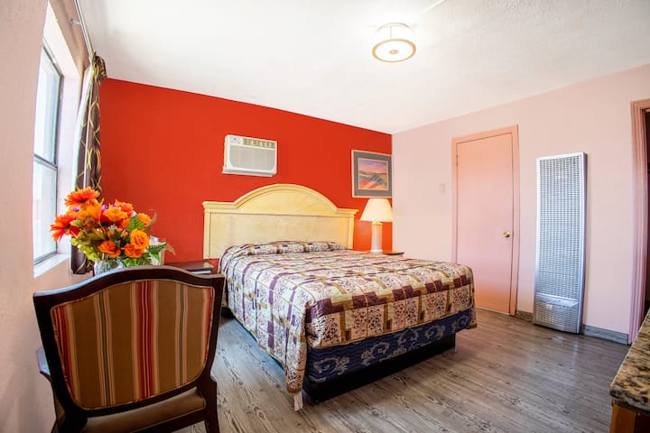 King Bed Non-smoking | Sands Motel - El Paso, TX