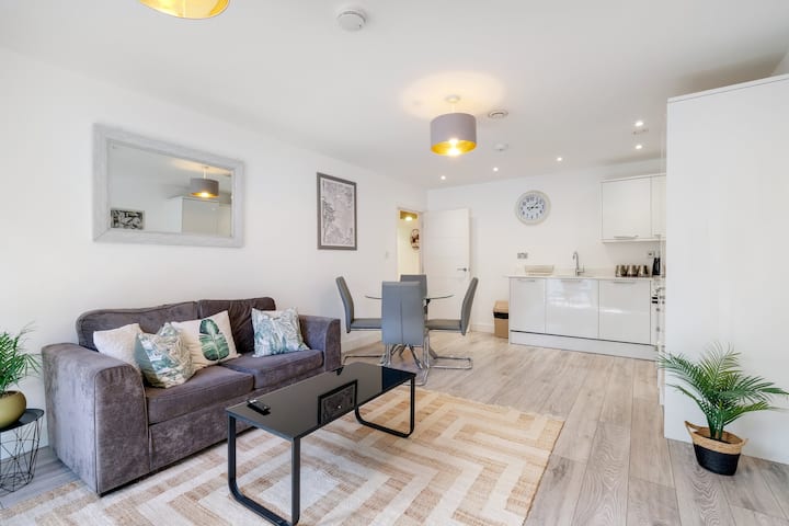 Aldenham Road Apartment 02 Next To Bushey Station - Watford