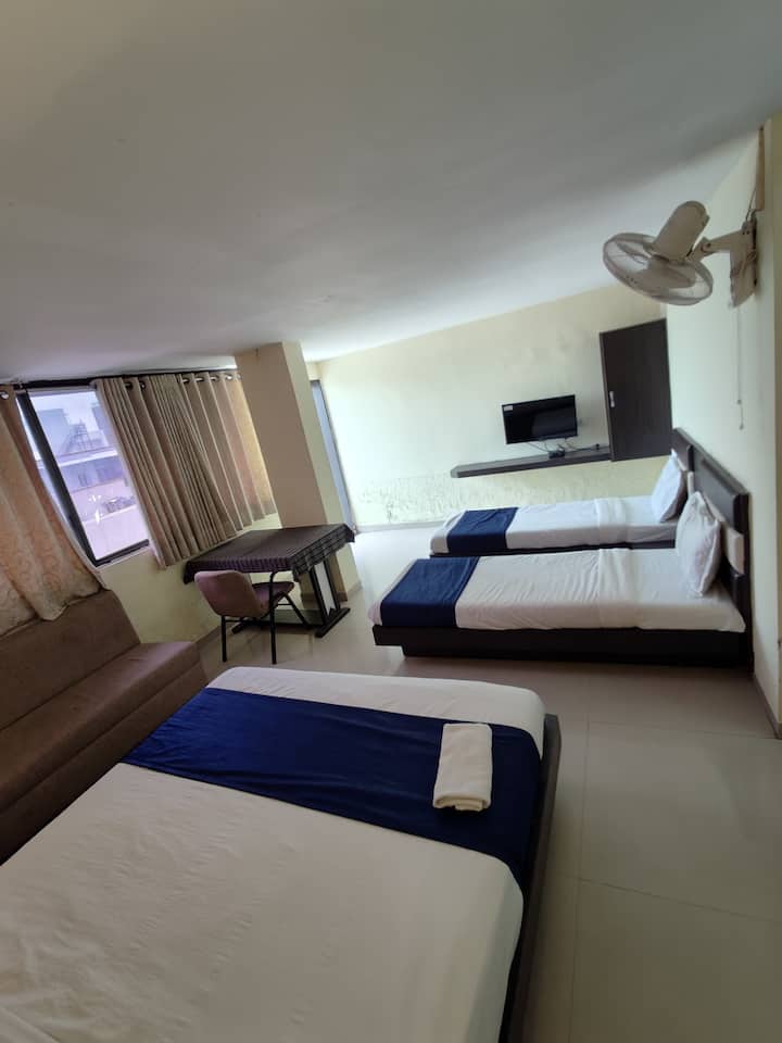 Hotel Skyland - Ahmedabad