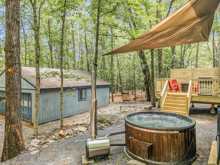 Pine Getaway By Bushkill Falls W/ Hot Tub - Pocono Mountains, PA