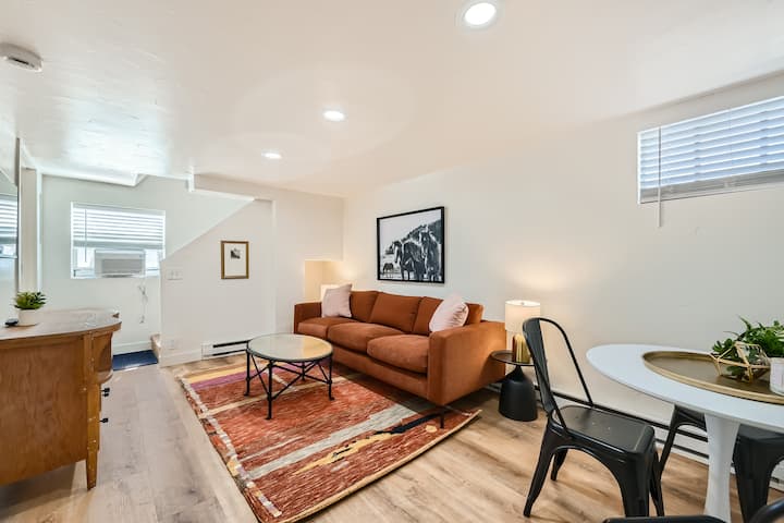 Stylish 2 Bed Garden Level Home - Greeley, CO