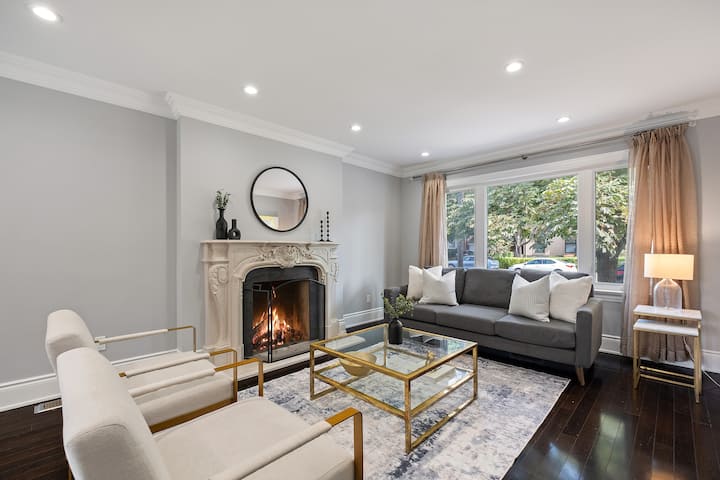 20% Off ~  15 Mins To Downtown To W/ Backyard - Toronto, ON