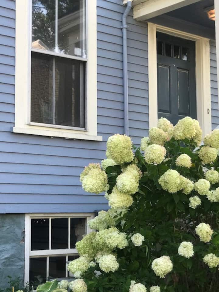 Charming Newport Cottage - 30 Day Minimum Stay - Newport, RI