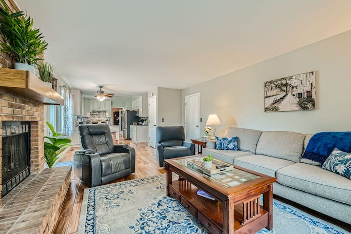 Pet + Family Friendly | Office | 30 Day | Longmont - Longmont, CO