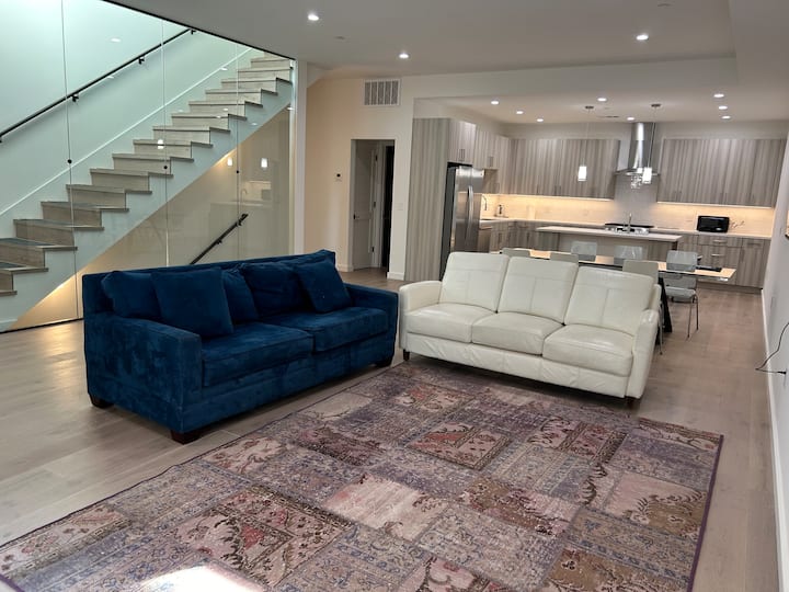 Brand New Spacious 3br/ba Sleeps 8 - San Carlos, CA