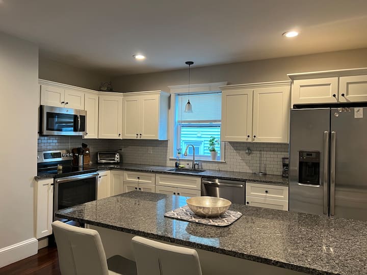 2 Bedroom Condo, Downtown Salem - Salem, MA