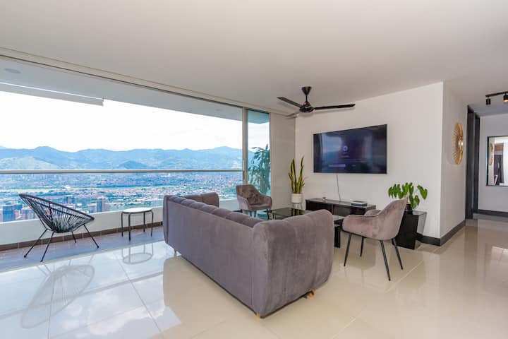 Lujoso Apartamento En Poblado .Transporte Gratis. - Medellín