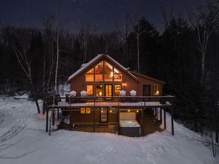 Private, Dog-friendly Lodge With Hot Tub And Views - Maine