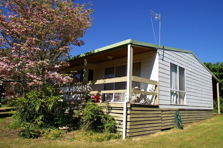 Steep Descent Cottage - Bright