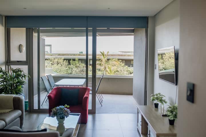 Pebble Beach Pool View Apartment - eMdloti