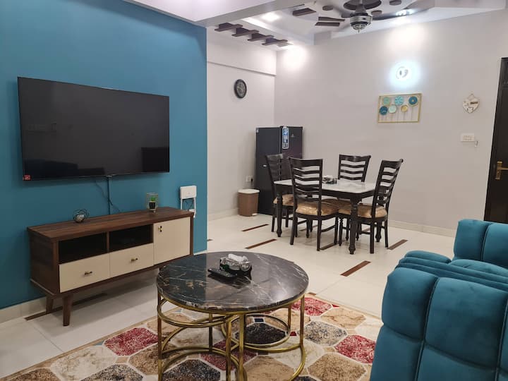 Zaha Homes: Small & Cozy 2br Apt - Karachi