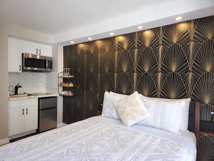 Newly Remodeled High Rise View! - Honolulu