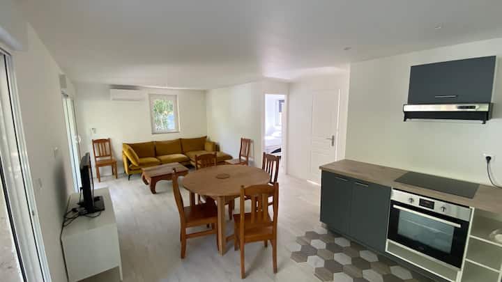 Appartement Avec Terrasse. - Salon-de-Provence