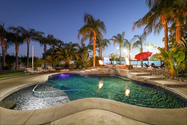 431) Massive Estate With Tons Of Amenities+ Pool! - Bakersfield, CA