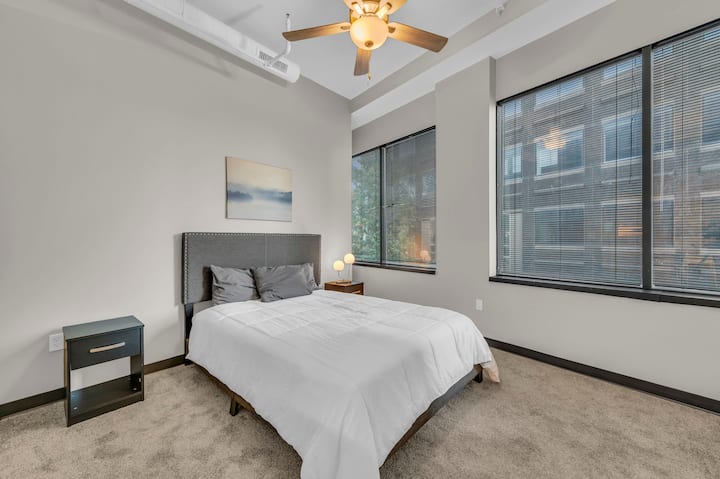 Lovely 1br Kc Stay W/ Wifi, Parking & Match Fun - Kansas City