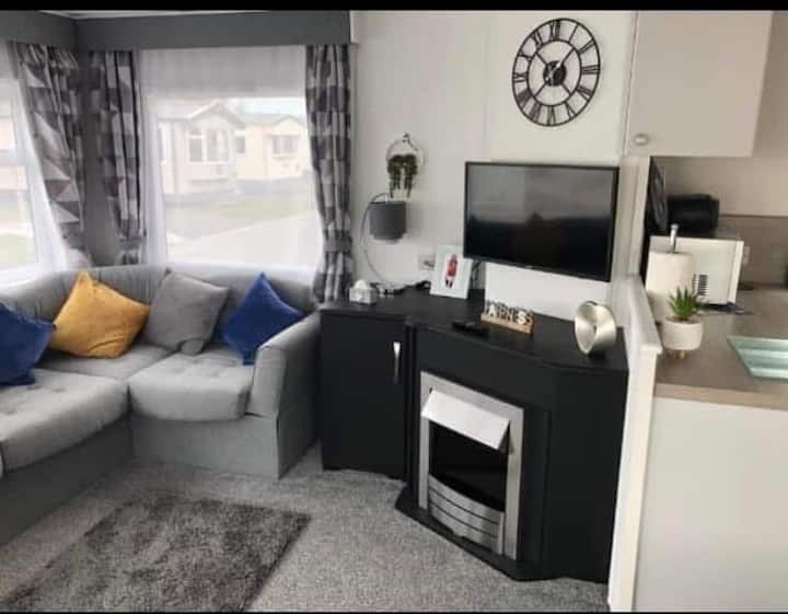 Cosy Caravan -Parkdean Regent Bay Sleeps 8 - Morecambe