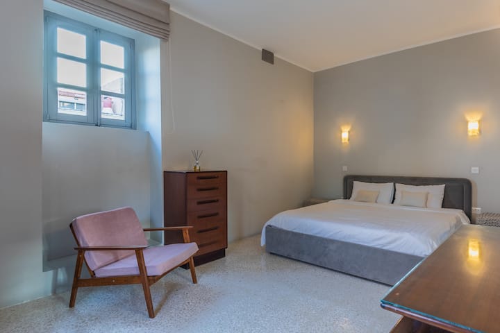 Retro Top Floor Suite By Thc - Málta