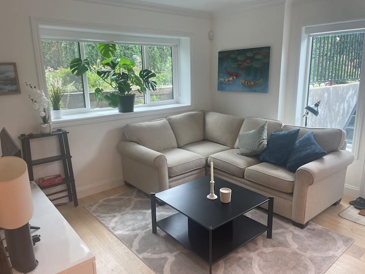 Bright & Modern 2-bedroom - Vancouver