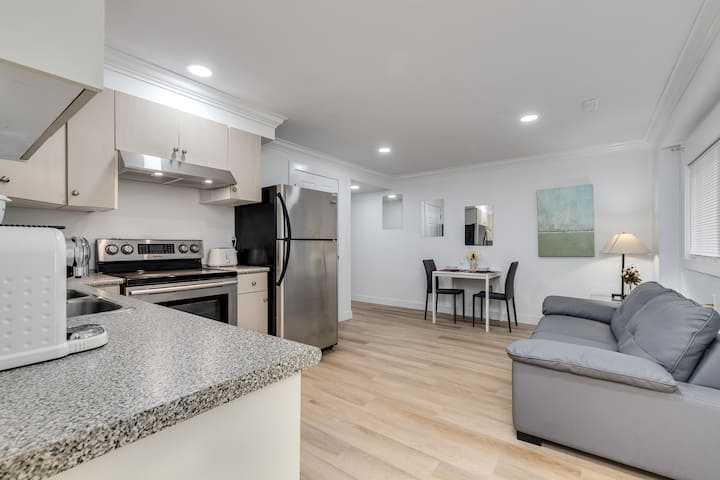 Nice Suite Near Skytrain/mall - Port Moody