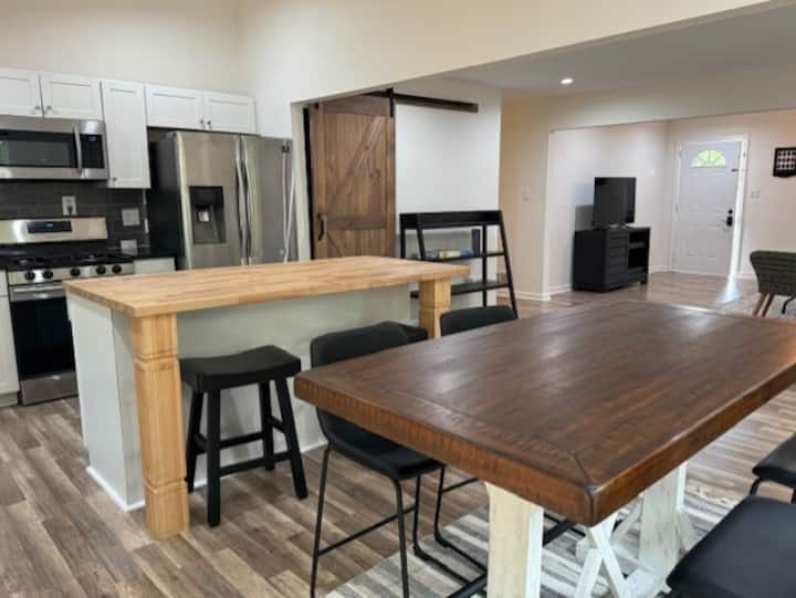 Home Near Marietta Square. - Marietta, GA