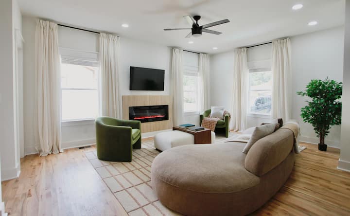Spacious Getaway 7br Villa W Hot Tub And Close To - Atlanta, GA