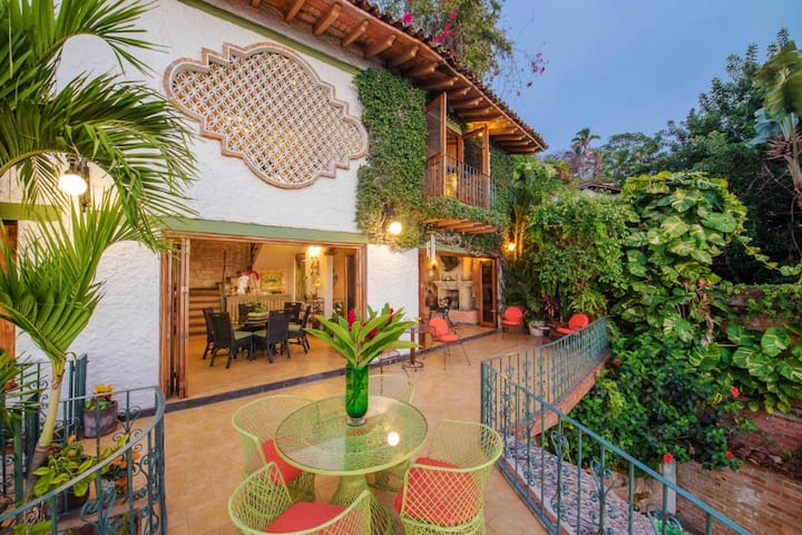 Casa De La Hoja: Private Retreat With Ocean Views - Mexico