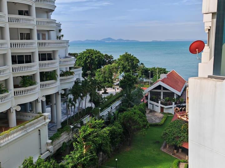Beachfront Seaview Condo - Pattaya City