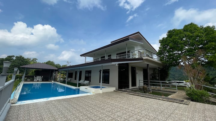 Cozy Home For 16 Pax With Wi-fi, Kitchen And Pool - Cebu City
