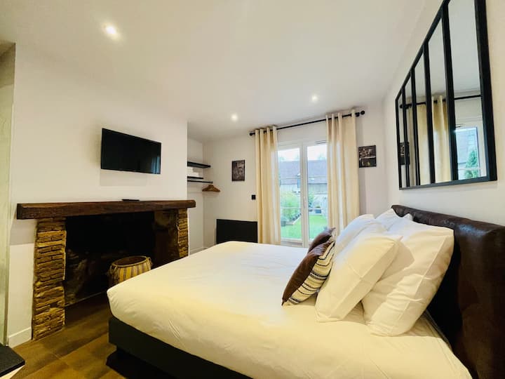 Au Cœur Du Vieux Chartres. - シャルトル