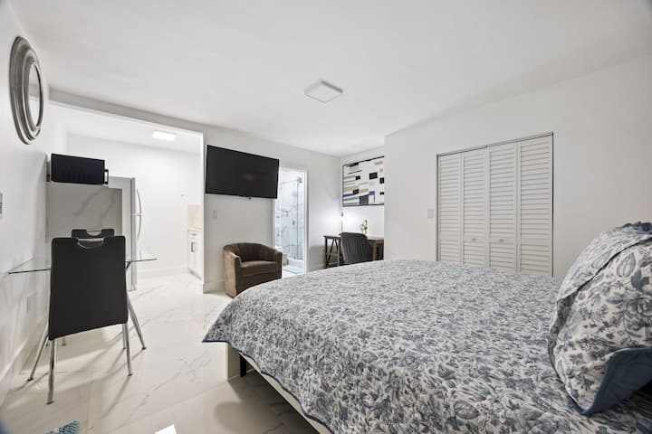 Stylish King Bed Studio - Miami Gardens, FL