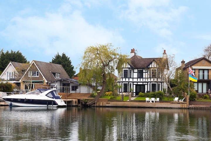 8 Bedrooms River Side Property - Staines-upon-Thames