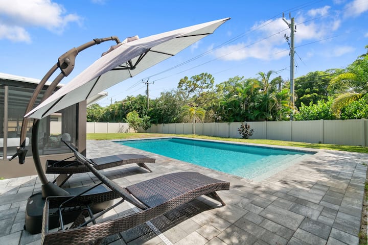 New! Modern Home W/ Pool, Outdoor Bar, Lanai - 那不勒斯